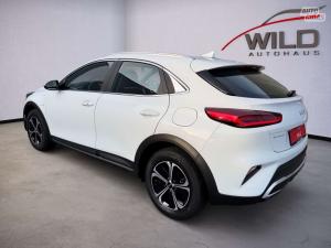 White Kia XCeed 2022 in Kaunas, with an engine capacity of 1.60 L and mileage of 29 thousand km for 24347 €, photo 6 on AUTOMOTO.COM.LV