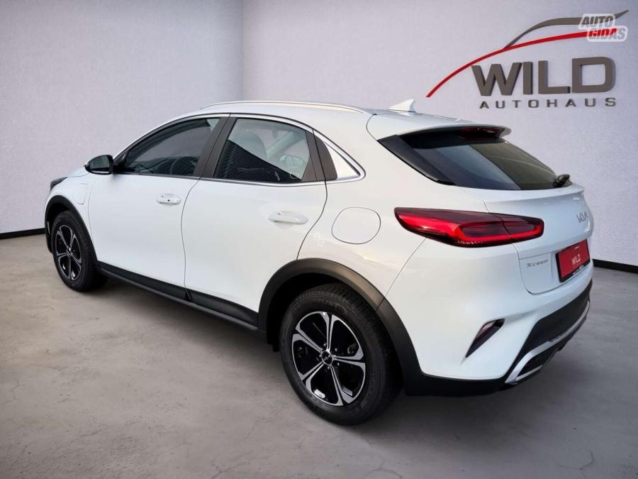 White Kia XCeed 2022 in Kaunas, with an engine capacity of 1.60 L and mileage of 29 thousand km for 24347 €, photo 6 on AUTOMOTO.COM.LV
