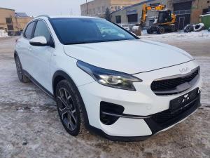 White Kia XCeed 2022 in Siauliai, with an engine capacity of 1.00 L and mileage of 180 thousand km for 11900 €, photo  on AUTOMOTO.COM.LV