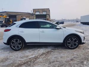 White Kia XCeed 2022 in Siauliai, with an engine capacity of 1.00 L and mileage of 180 thousand km for 11900 €, photo 5 on AUTOMOTO.COM.LV