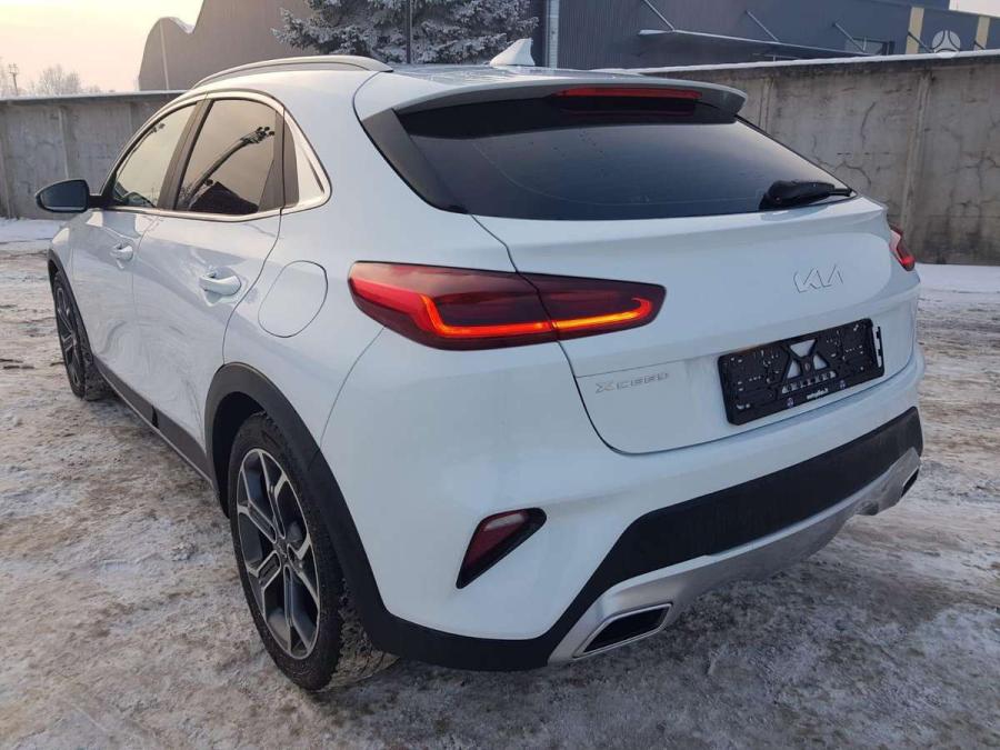 White Kia XCeed 2022 in Siauliai, with an engine capacity of 1.00 L and mileage of 180 thousand km for 11900 €, photo 8 on AUTOMOTO.COM.LV