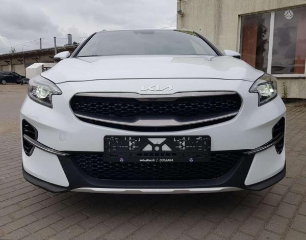 Balts Kia XCeed 2022 Šauļi, ar dzinēja tilpumu 1.00 L un nobraukumu 180 tūkst. km par 11200 €, foto 2 vietnē AUTOMOTO.COM.LV
