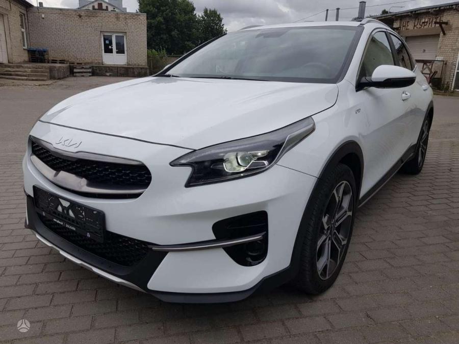 White Kia XCeed 2022 in Siauliai, with an engine capacity of 1.00 L and mileage of 180 thousand km for 11200 €, photo 4 on AUTOMOTO.COM.LV