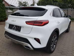 White Kia XCeed 2022 in Siauliai, with an engine capacity of 1.00 L and mileage of 180 thousand km for 11200 €, photo 5 on AUTOMOTO.COM.LV