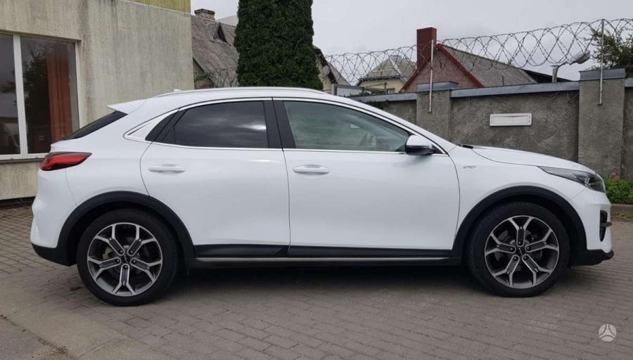 White Kia XCeed 2022 in Siauliai, with an engine capacity of 1.00 L and mileage of 180 thousand km for 11200 €, photo 6 on AUTOMOTO.COM.LV
