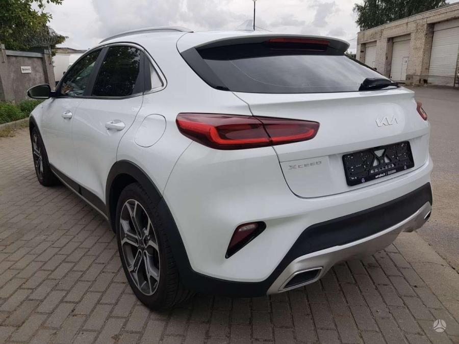 White Kia XCeed 2022 in Siauliai, with an engine capacity of 1.00 L and mileage of 180 thousand km for 11200 €, photo 9 on AUTOMOTO.COM.LV