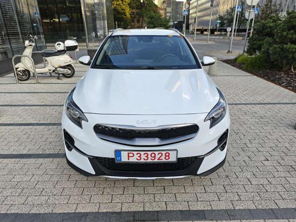 Kia XCeed 2022 Viļņa vietnē Balts Kia XCeed 2022 Viļņa, ar dzinēja tilpumu 1.58 L un nobraukumu 63 tūkst. km par 16200 €, foto 4 vietnē AUTOMOTO.COM.LV