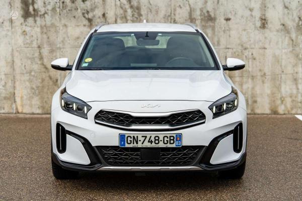 White Kia XCeed 2023 in Vilnius, with an engine capacity of 1.60 L and mileage of 184 thousand km for 12900 €, photo 6 on AUTOMOTO.COM.LV