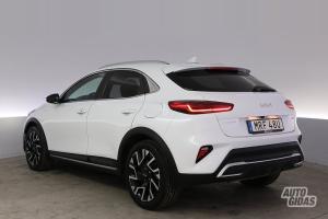 White Kia XCeed 2024 in Kaunas, with an engine capacity of 0.00 L and mileage of 41 thousand km for 30695 €, photo 4 on AUTOMOTO.COM.LV