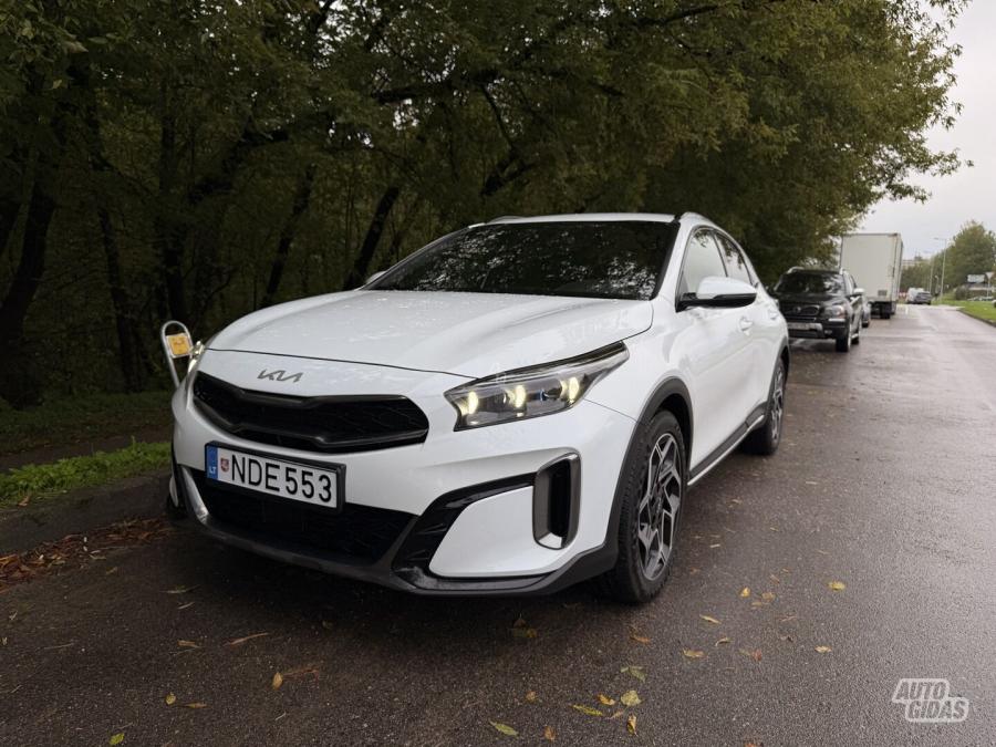 White Kia XCeed 2024 in Vilnius, with an engine capacity of 1.50 L and mileage of 37 thousand km for 20900 €, photo 1 on AUTOMOTO.COM.LV