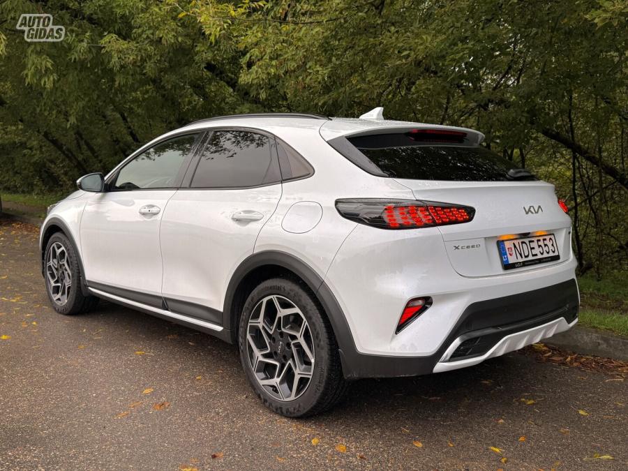 White Kia XCeed 2024 in Vilnius, with an engine capacity of 1.50 L and mileage of 37 thousand km for 20900 €, photo 4 on AUTOMOTO.COM.LV