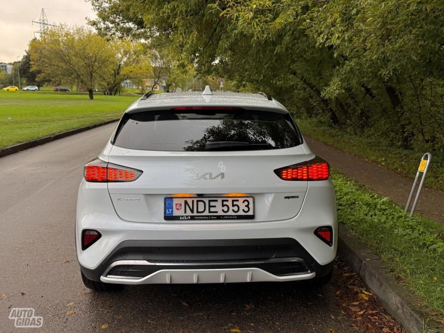 White Kia XCeed 2024 in Vilnius, with an engine capacity of 1.50 L and mileage of 37 thousand km for 20900 €, photo 5 on AUTOMOTO.COM.LV