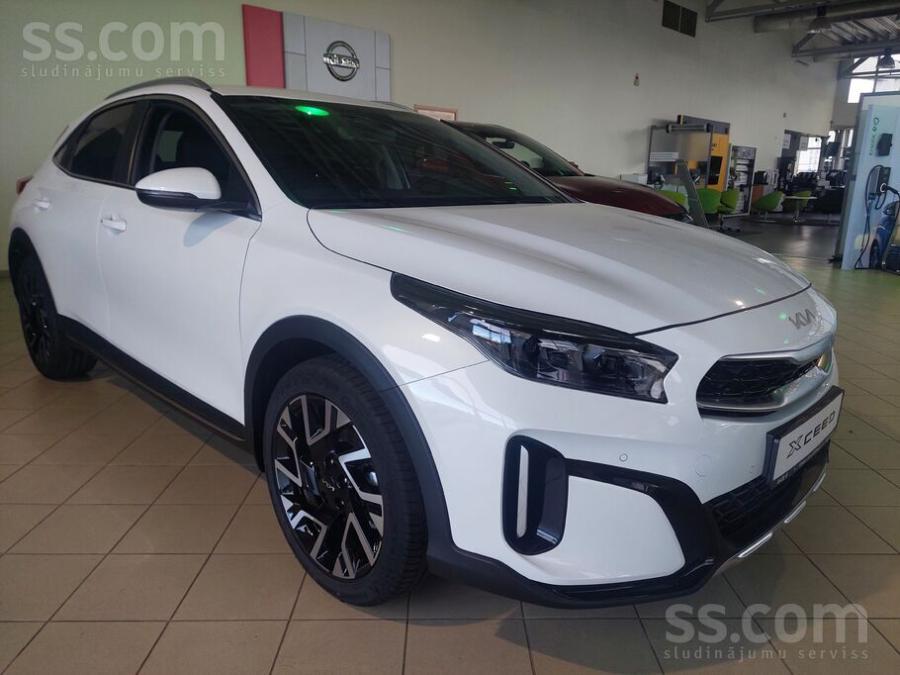 White Kia XCeed 2026 in Daugavpils, with an engine capacity of 1.50 L and mileage of 10 thousand km for 28441 €, photo 1 on AUTOMOTO.COM.LV