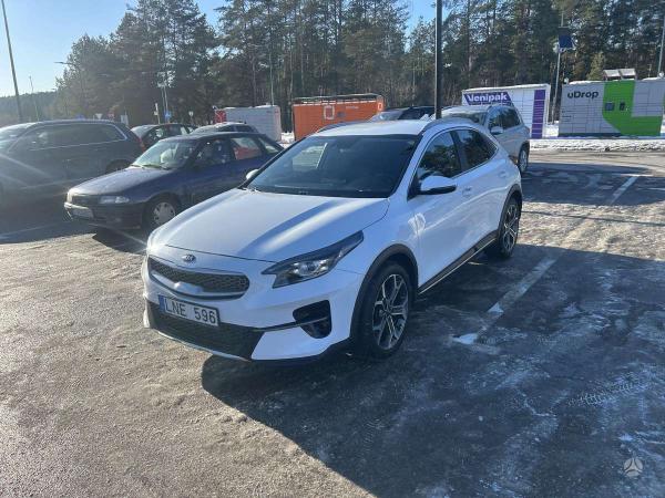 White Kia XCeed 2020 in Vilnius, with an engine capacity of 1.50 L and mileage of 95 thousand km for 16400 €, photo 1 on AUTOMOTO.COM.LV