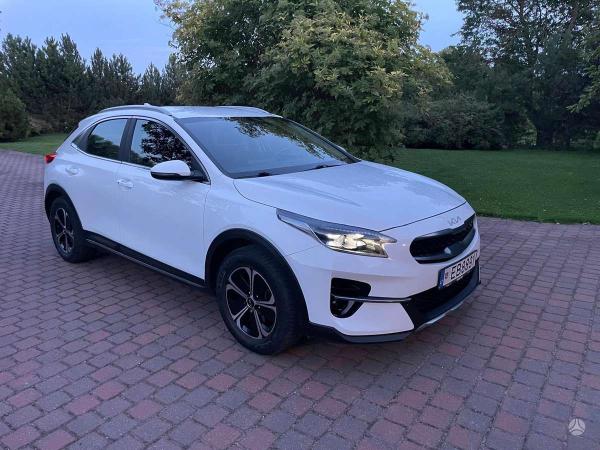 White Kia XCeed 2022 in Kedainiai, with an engine capacity of 1.60 L and mileage of 125 thousand km for 16500 €, photo 3 on AUTOMOTO.COM.LV
