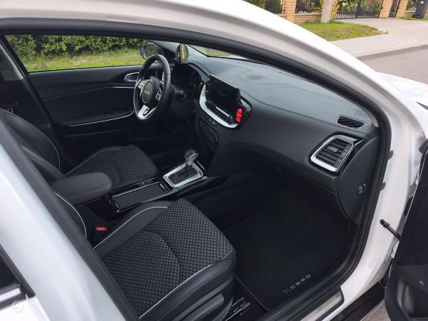 White Kia XCeed 2022 in Vilnius, with an engine capacity of 1.48 L and mileage of 29 thousand km for 19999 €, photo 8 on AUTOMOTO.COM.LV