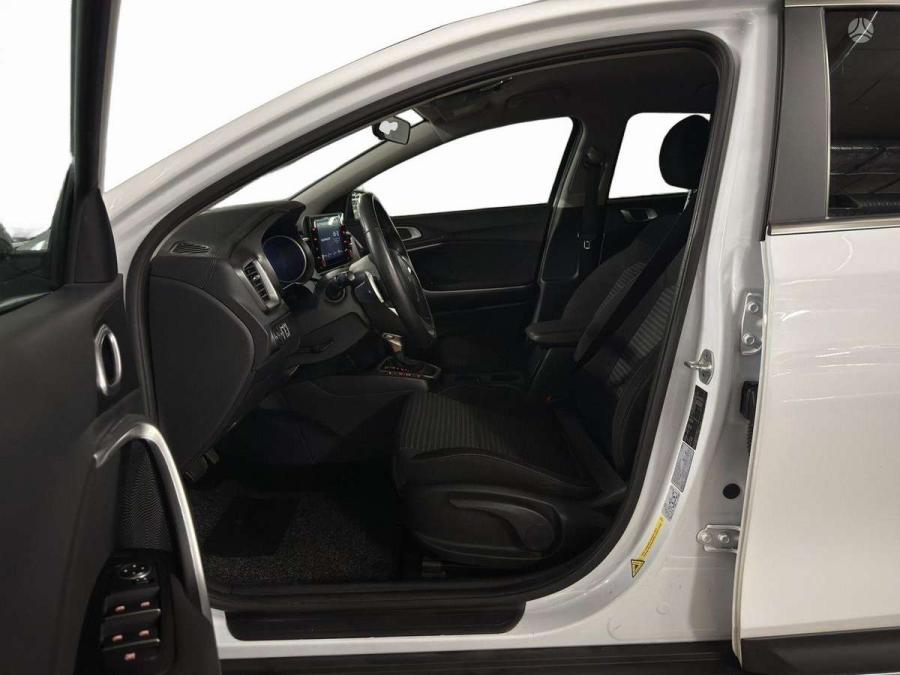 Balts Kia XCeed 2023 Viļņa, ar dzinēja tilpumu 1.50 L un nobraukumu 112 tūkst. km par 16900 €, foto 9 vietnē AUTOMOTO.COM.LV