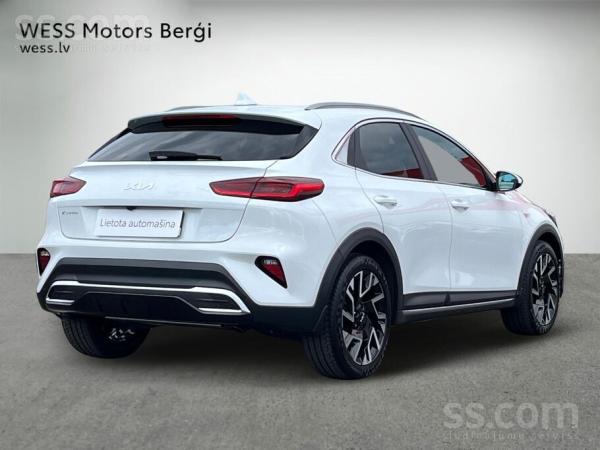 Белый Киа XCeed 2024 в Рига, объемом двигателя 1.50 л и пробегом 45 тыс. км за 19990 €, фото 3 на AUTOMOTO.COM.LV