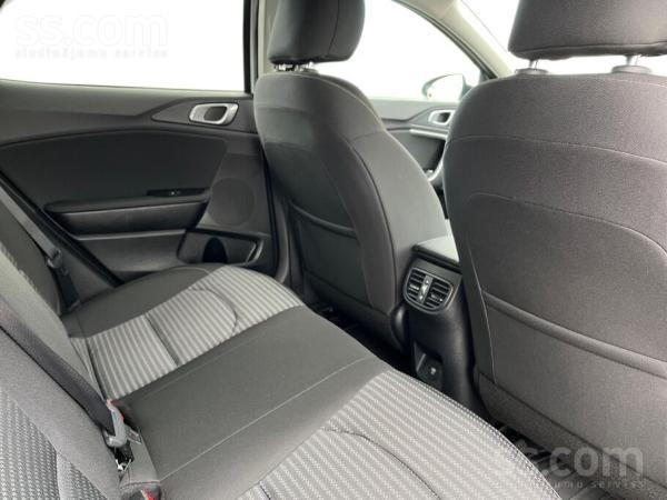 Белый Киа XCeed 2024 в Рига, объемом двигателя 1.50 л и пробегом 45 тыс. км за 19990 €, фото 8 на AUTOMOTO.COM.LV
