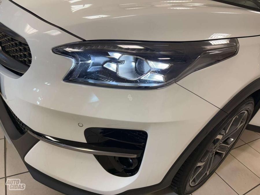 White Kia XCeed 2020 in Kaunas, with an engine capacity of 1.60 L and mileage of 55 thousand km for 25181 €, photo 8 on AUTOMOTO.COM.LV