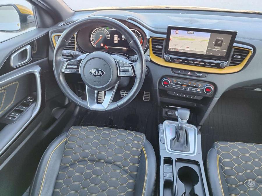 Yellow Kia XCeed 2019 in Kaunas, with an engine capacity of 1.60 L and mileage of 98 thousand km for 15000 €, photo 13 on AUTOMOTO.COM.LV