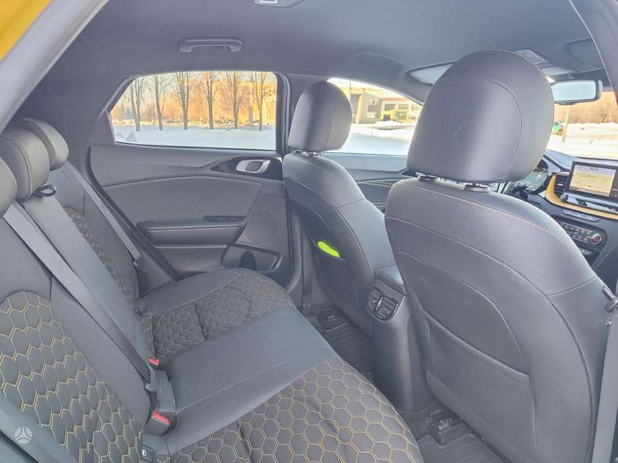 Yellow Kia XCeed 2019 in Kaunas, with an engine capacity of 1.60 L and mileage of 98 thousand km for 15000 €, photo 17 on AUTOMOTO.COM.LV