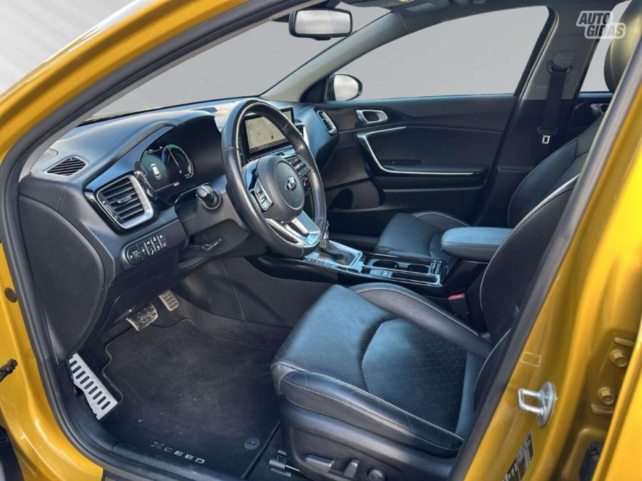 Yellow Kia XCeed 2020 in Kaunas, with an engine capacity of 1.60 L and mileage of 47 thousand km for 25480 €, photo 8 on AUTOMOTO.COM.LV