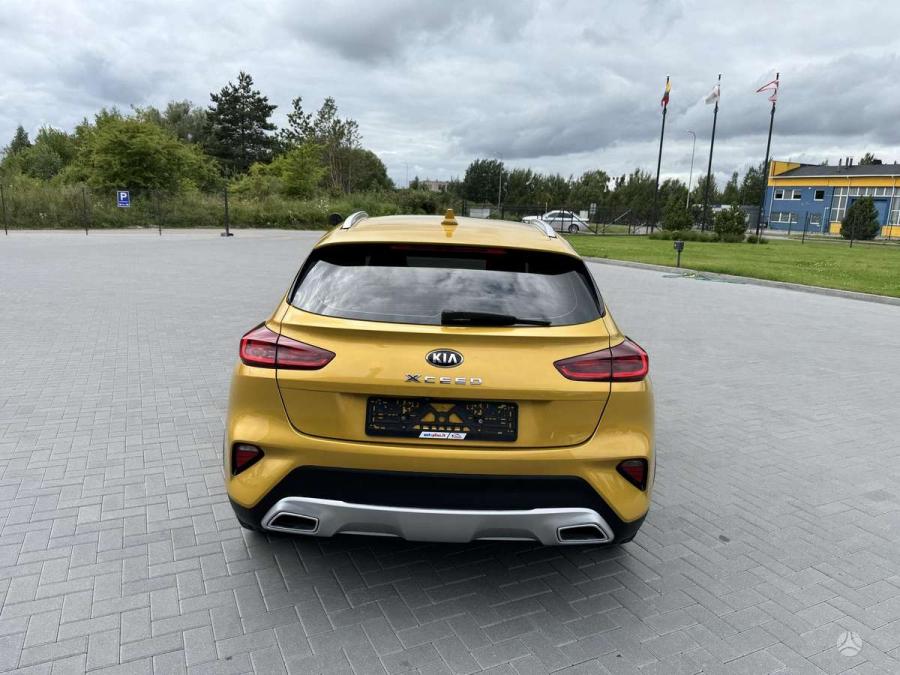 Yellow Kia XCeed 2020 in Telschi, with an engine capacity of 1.60 L and mileage of 149 thousand km for 11800 €, photo 8 on AUTOMOTO.COM.LV