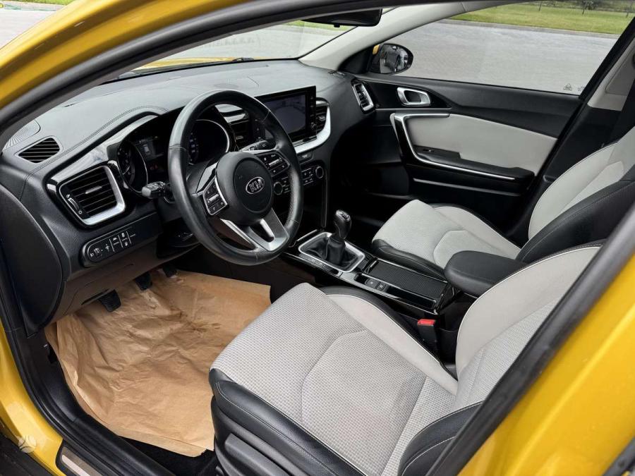 Yellow Kia XCeed 2020 in Telschi, with an engine capacity of 1.60 L and mileage of 149 thousand km for 11800 €, photo 18 on AUTOMOTO.COM.LV