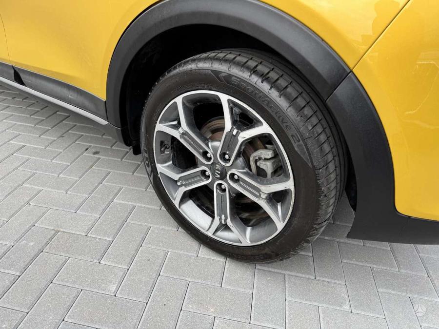 Yellow Kia XCeed 2020 in Telschi, with an engine capacity of 1.60 L and mileage of 149 thousand km for 11800 €, photo 21 on AUTOMOTO.COM.LV