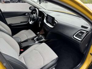 Yellow Kia XCeed 2020 in Telschi, with an engine capacity of 1.60 L and mileage of 149 thousand km for 11800 €, photo 27 on AUTOMOTO.COM.LV