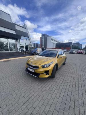 Желтый Киа XCeed 2020 в Шяуляй, объемом двигателя 1.59 л и пробегом 35 тыс. км за 18900 €, фото  на AUTOMOTO.COM.LV