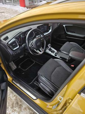 Yellow Kia XCeed 2021 in Klaipeda, with an engine capacity of 1.48 L and mileage of 86 thousand km for 18900 €, photo 5 on AUTOMOTO.COM.LV