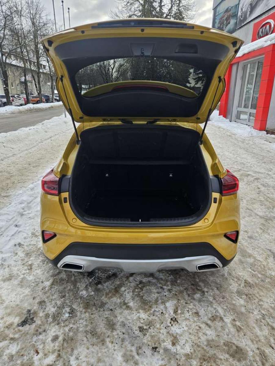 Yellow Kia XCeed 2021 in Klaipeda, with an engine capacity of 1.48 L and mileage of 86 thousand km for 18900 €, photo 9 on AUTOMOTO.COM.LV