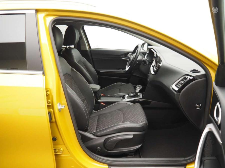 Yellow Kia XCeed 2021 in Vilnius, with an engine capacity of 1.48 L and mileage of 90 thousand km for 16500 €, photo 11 on AUTOMOTO.COM.LV