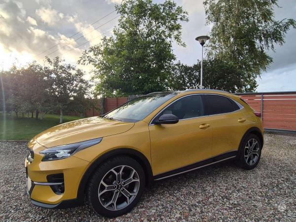 Yellow Kia XCeed 2021 in Marijampole, with an engine capacity of 1.60 L and mileage of 147 thousand km for 14400 €, photo 3 on AUTOMOTO.COM.LV