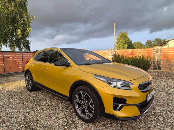 Yellow Kia XCeed 2021 in Marijampole, with an engine capacity of 1.60 L and mileage of 147 thousand km for 14400 €, photo 5 on AUTOMOTO.COM.LV