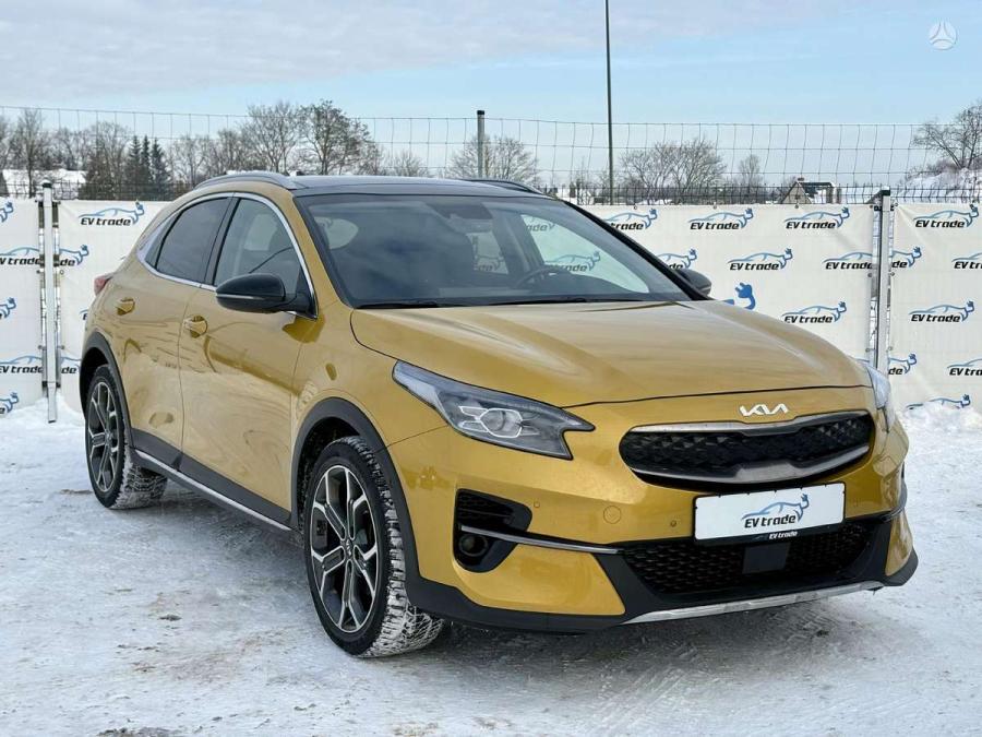Yellow Kia XCeed 2022 in Vilnius, with an engine capacity of 1.58 L and mileage of 155 thousand km for 16999 €, photo 3 on AUTOMOTO.COM.LV