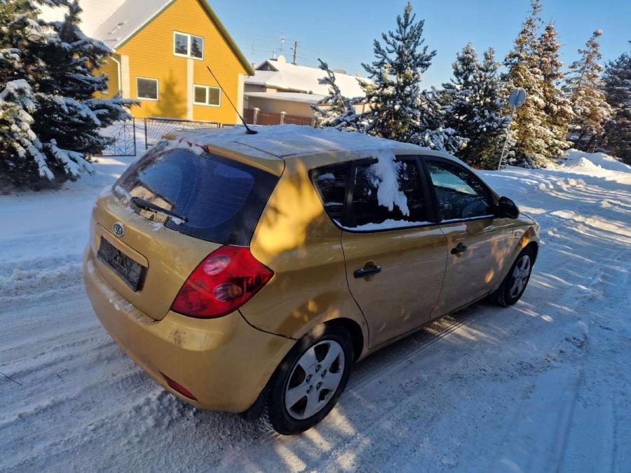 Yellow Kia XCeed 2008 in Marijampole, with an engine capacity of 1.40 L and mileage of 141 thousand km for 1150 €, photo 4 on AUTOMOTO.COM.LV
