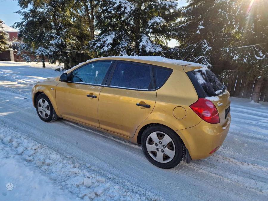 Yellow Kia XCeed 2008 in Marijampole, with an engine capacity of 1.40 L and mileage of 141 thousand km for 1150 €, photo 6 on AUTOMOTO.COM.LV