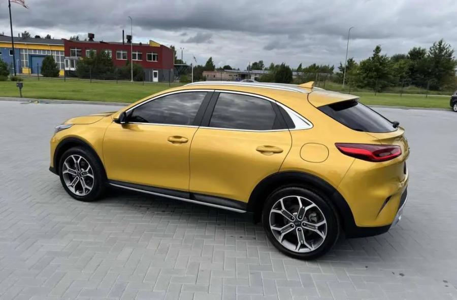 Yellow Kia XCeed 2020 in Telschi, with an engine capacity of 1.60 L and mileage of 149 thousand km for 11790 €, photo 7 on AUTOMOTO.COM.LV