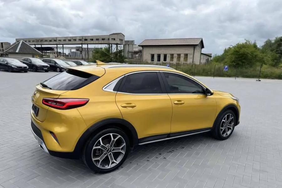 Yellow Kia XCeed 2020 in Telschi, with an engine capacity of 1.60 L and mileage of 149 thousand km for 11790 €, photo 11 on AUTOMOTO.COM.LV