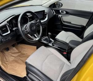 Yellow Kia XCeed 2020 in Telschi, with an engine capacity of 1.60 L and mileage of 149 thousand km for 11790 €, photo 13 on AUTOMOTO.COM.LV