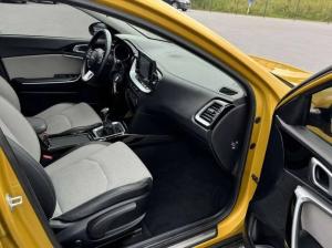 Yellow Kia XCeed 2020 in Telschi, with an engine capacity of 1.60 L and mileage of 149 thousand km for 11790 €, photo 15 on AUTOMOTO.COM.LV