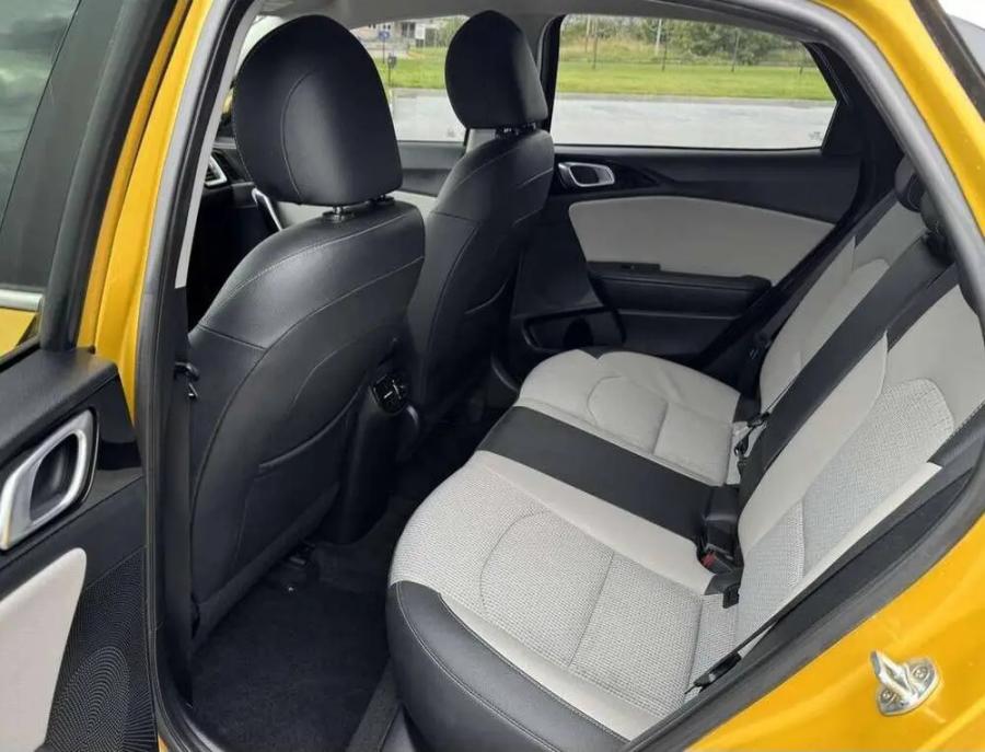 Yellow Kia XCeed 2020 in Telschi, with an engine capacity of 1.60 L and mileage of 149 thousand km for 11790 €, photo 17 on AUTOMOTO.COM.LV