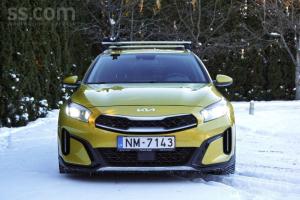 Yellow Kia XCeed 2023 in Riga, with an engine capacity of 1.50 L and mileage of 61 thousand km for 20000 €, photo 3 on AUTOMOTO.COM.LV
