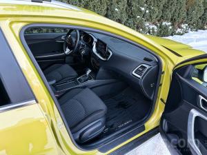 Yellow Kia XCeed 2023 in Riga, with an engine capacity of 1.50 L and mileage of 61 thousand km for 20000 €, photo 13 on AUTOMOTO.COM.LV