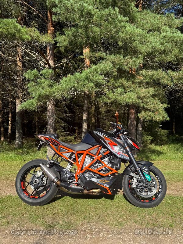 Black KTM 1290 Super Duke 2014 in Tartu, with an engine capacity of 1.30 L and mileage of 46 thousand km for 7500 €, photo 1 on AUTOMOTO.COM.LV