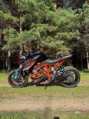 Black KTM 1290 Super Duke 2014 in Tartu, with an engine capacity of 1.30 L and mileage of 46 thousand km for 7500 €, photo 3 on AUTOMOTO.COM.LV