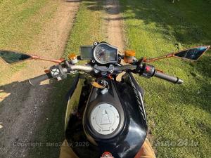 Black KTM 1290 Super Duke 2014 in Tartu, with an engine capacity of 1.30 L and mileage of 46 thousand km for 7500 €, photo 4 on AUTOMOTO.COM.LV